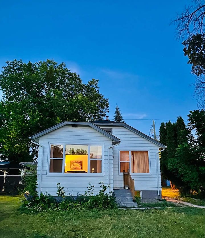 Come In A Large Group/sleeps 14/5 Tvs - Winnipeg