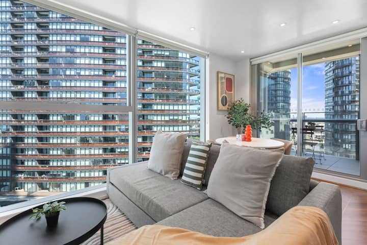City View | Free Parking + Pool | Step To Tram - Brooklyn