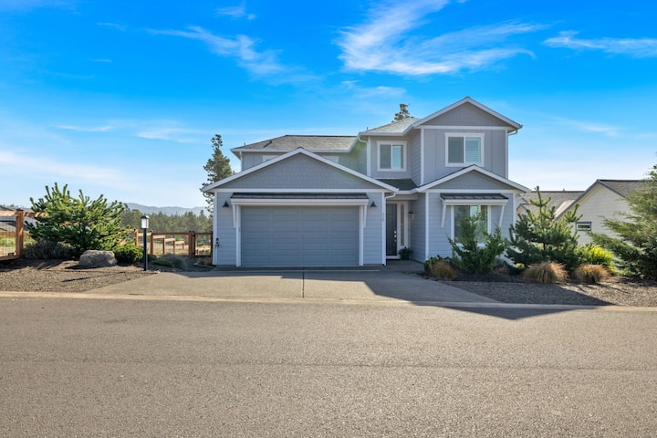 New Construction, Ev Charger, Fenced Yard - Manzanita, OR
