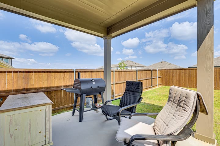 Private Yard & Pool Access: Home In Krugerville - Little Elm, TX