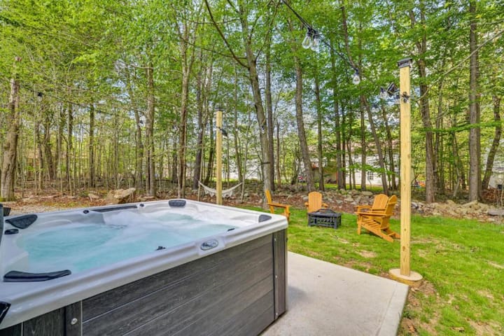 Private Hot Tub, Game Room, Firepit- Resort Access - Mount Pocono, PA