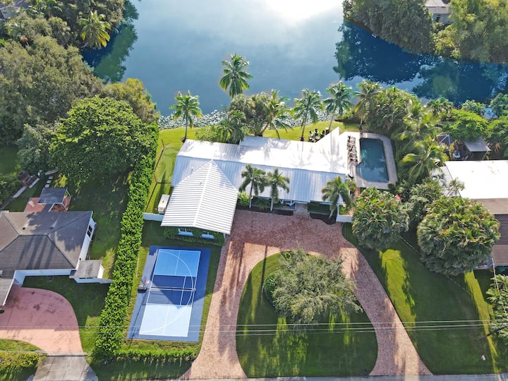 Pickleball, Heated Pool, Cold Plunge, Sauna,&nbsp;Bar! - Palm Beach, FL