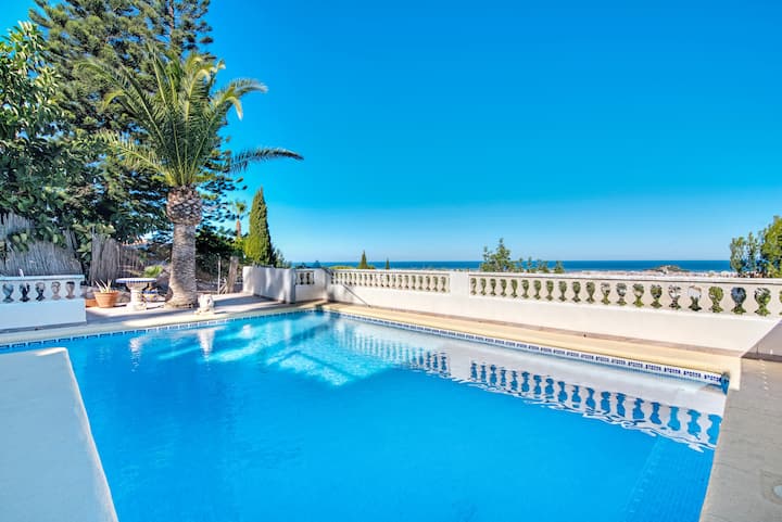 Nicoll - Gata de Gorgos