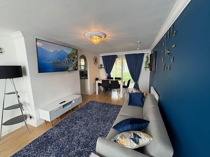Modern And Spacious 3 Bed Retreat - Bracknell - ブラックネル