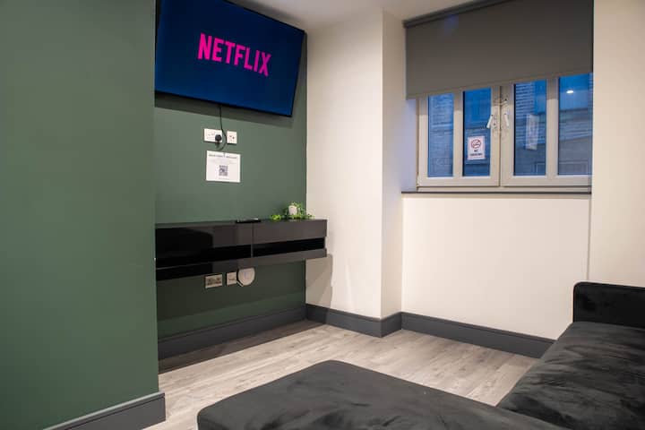 Central 1 Bed | Super King | Fast Wi-fi + Kitchen - Bradford