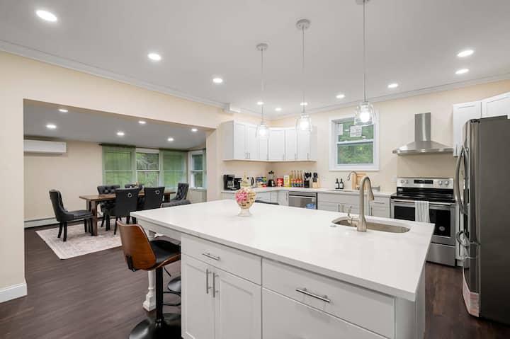 Family Oasis Pool, Firepit, Creek, Near Delaware - Port Jervis, NY