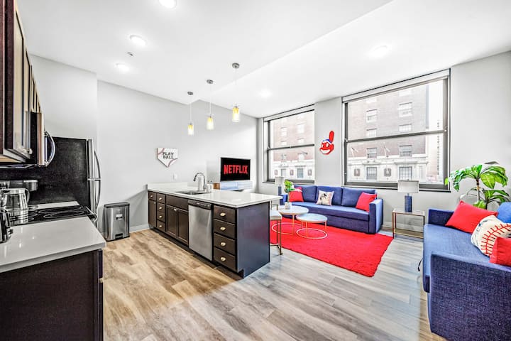 Luxe Flat W/ Heated Pool & Sauna • Gym•heart Of Dt - Cleveland, OH