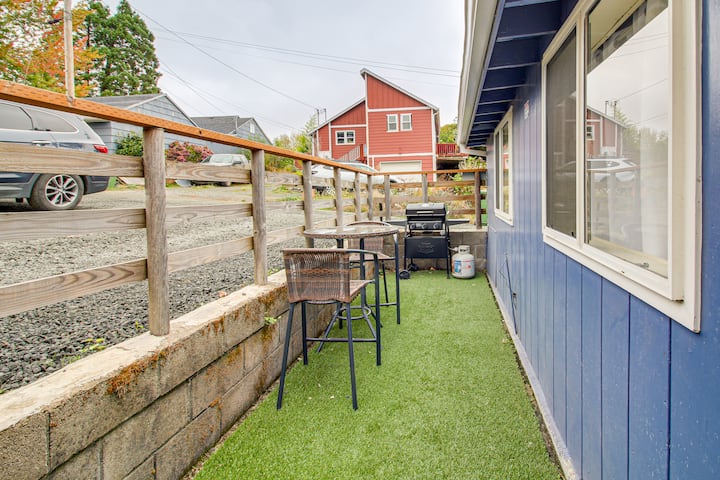 Walk To Mingus Park: Quaint Escape W/ Private Yard - Coos Bay, OR