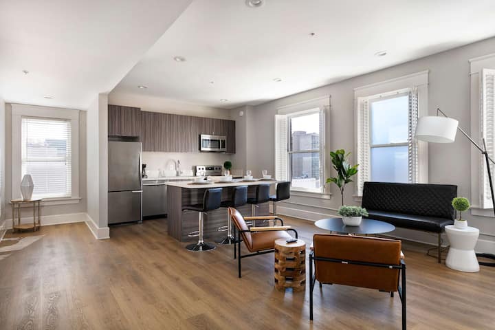 Elevated 2br In Gaslamp Prime Location | Sleeps 5! - San Diego, CA