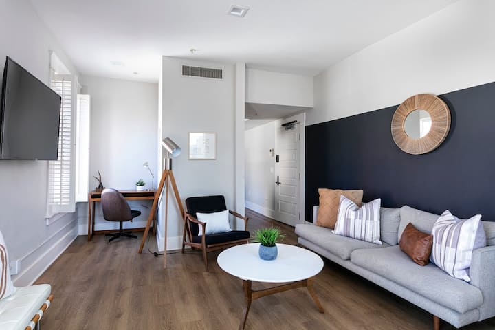 Roomy 2br Hotel Suite |Sleeps 5 In Central Gaslamp - Coronado, CA