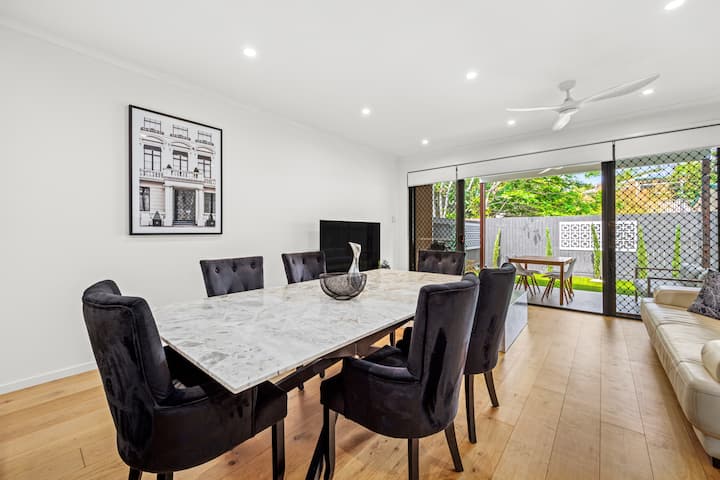 Luxury 3b2b Townhouse | Parking - Virginia