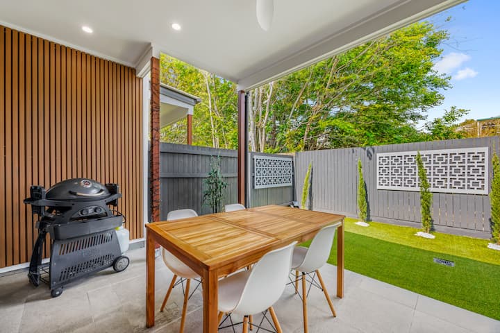 Luxury 3b2b Townhouse | Parking - Virginia