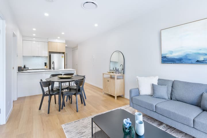 Modern Surfers Paradise Escape | Housemark Escapes - Surfers Paradise