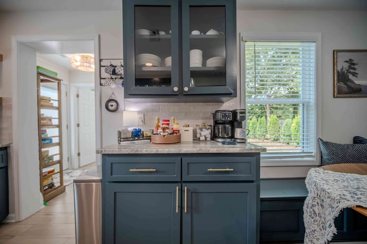 Walk To Downtown & Lake Acworth~cozy Home W/patio - Acworth, GA