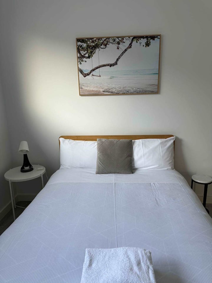 Sleek & Comfortable Double Room At Revesby - Fairfield