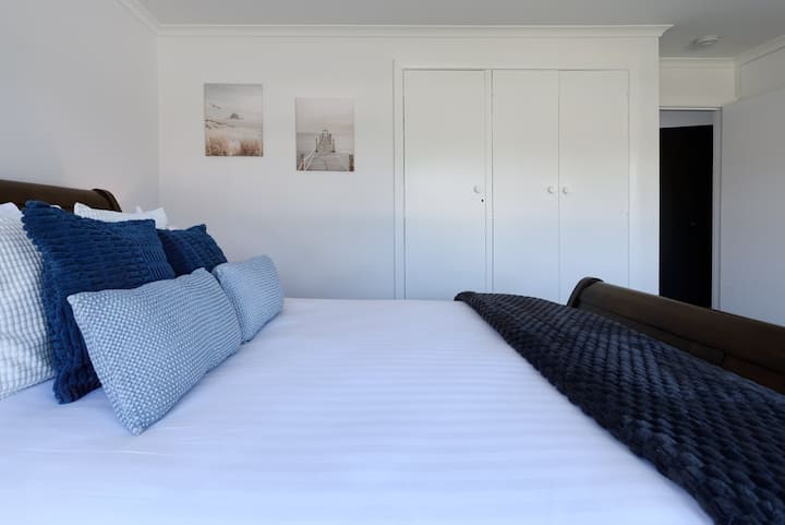 Modern Ease In East Devonport - Aberdeen