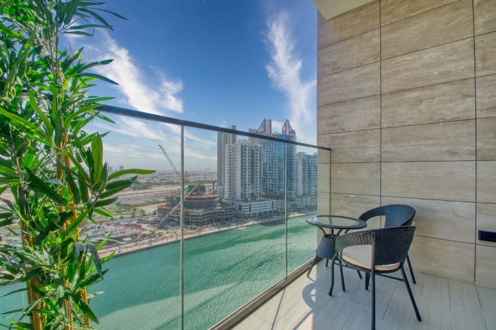 Guestready - Balcony With Jacuzzi | Canal View - Dubaj