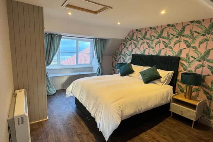 On Beach - Sea & Castle View - Sleeps 6 - Parking - Seahouses