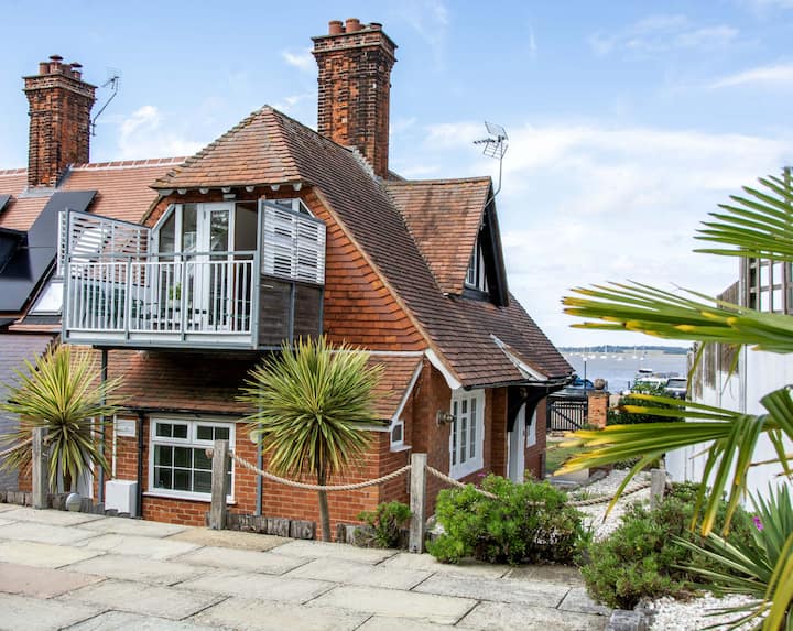 1 Quay Cottage - Felixstowe