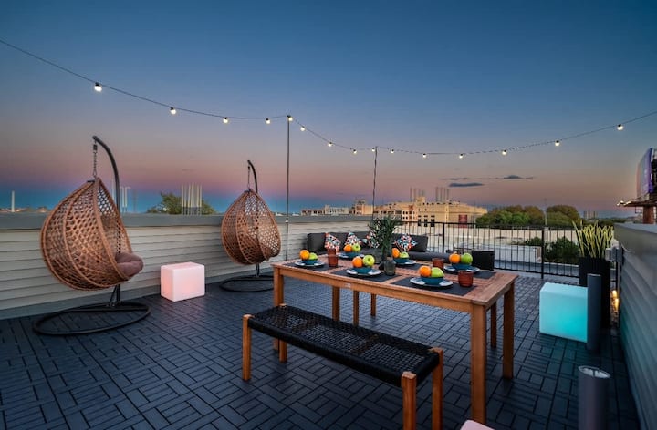 View The City Skyline, Xl Home W/ Game Room & Pool - Philadelphia, PA