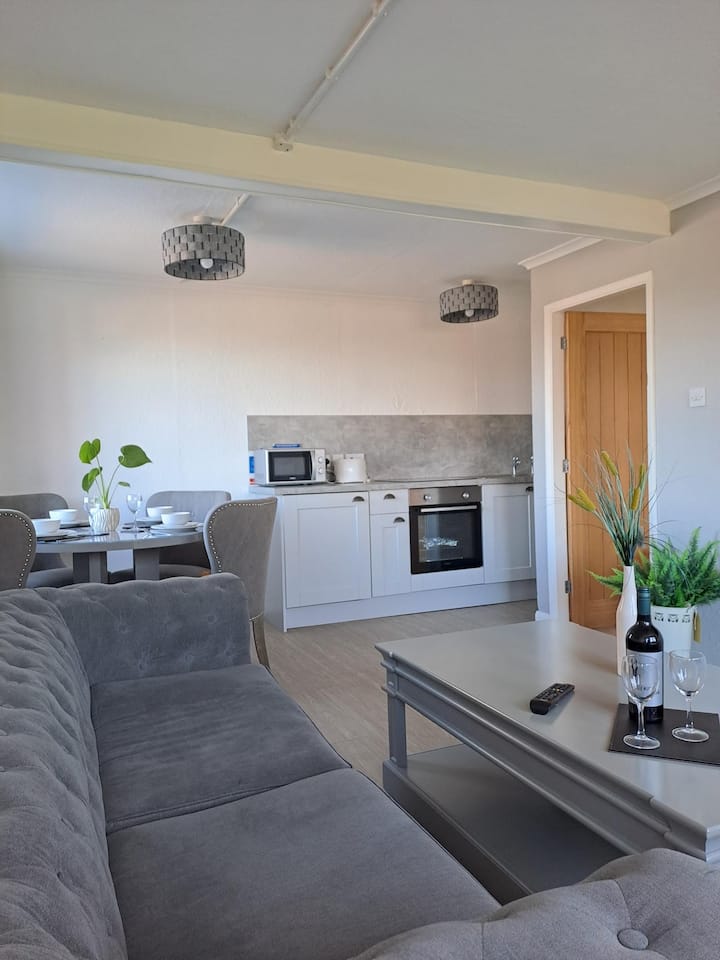 Elmhirst First Floor Apartment (Sleeps 4) 230 - Skegness