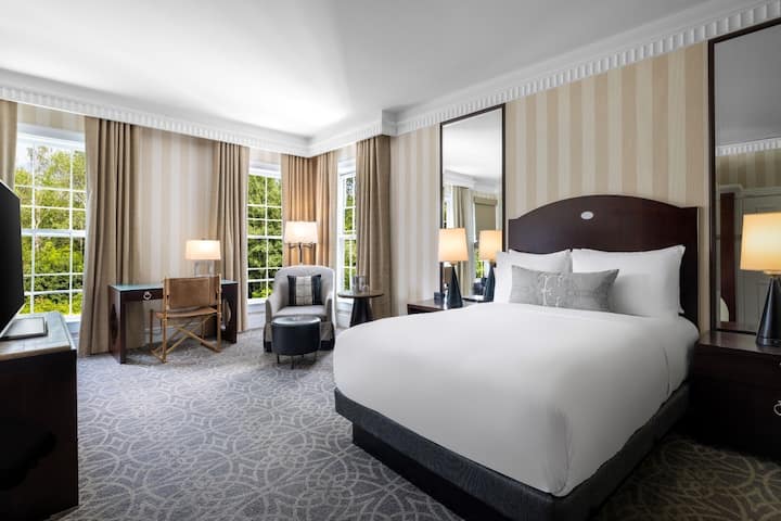 Golf & Spa Stay Near Arts Center - Manchester, VT