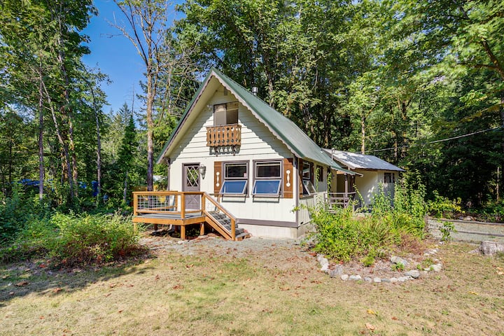 Walk To Skykomish River: Wooded Escape W/ Fire Pit - Skykomish, WA