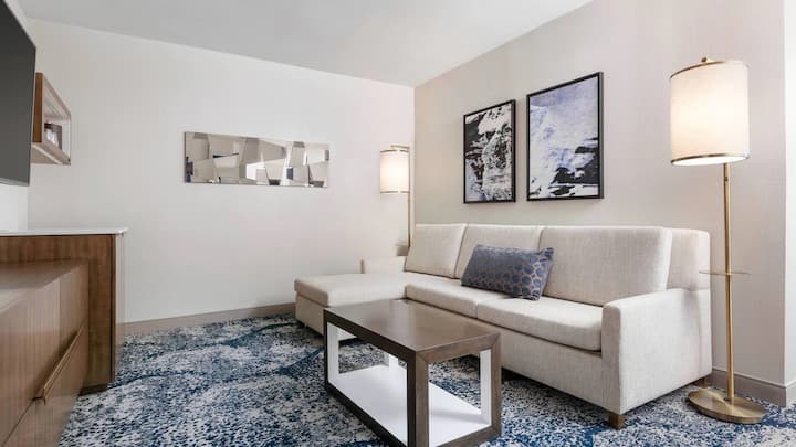 Waterfront Escape: Beach, Fitness & Pool Access! - Virginia Beach, VA