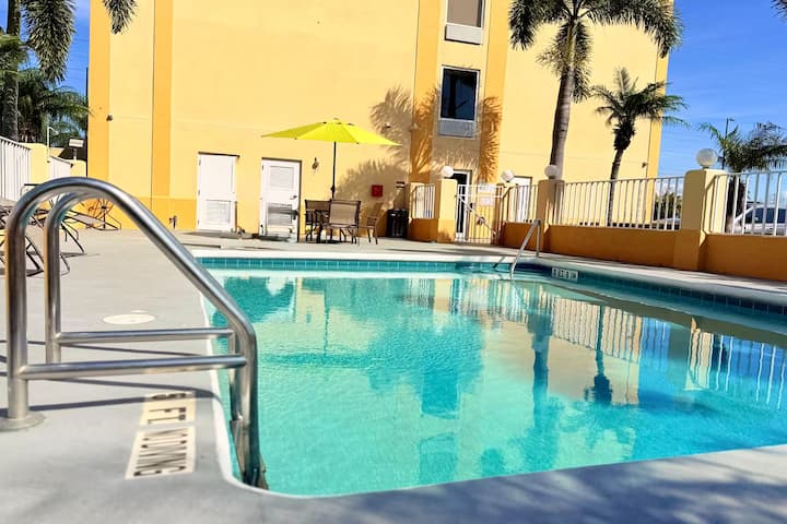 2 Queens | La Quinta Orlando | Family Friendly - 