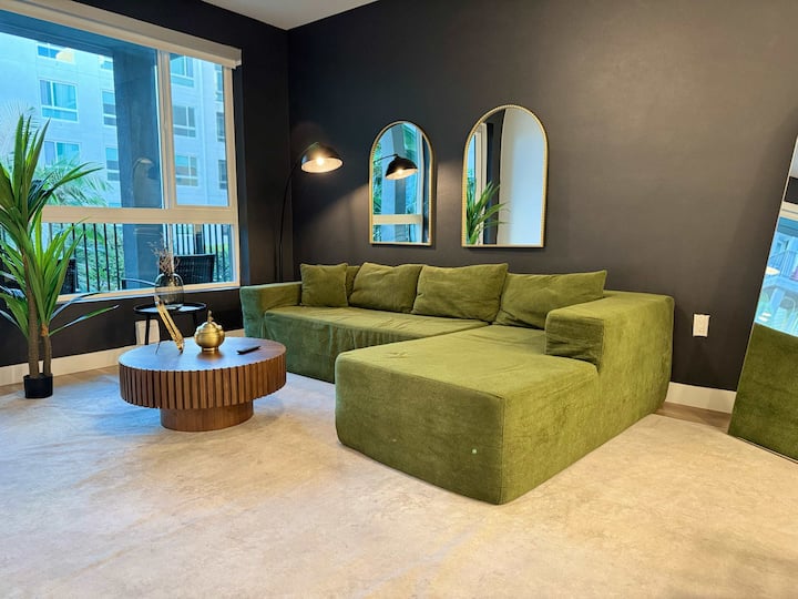 Luxe Deco Haven W/pool&gym&parking Near Disneyland - Irvine, CA