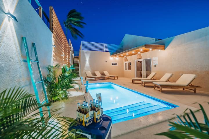 New Oceanfront Villa | Pool & 5 Kingsuites | Lucha - Aruba