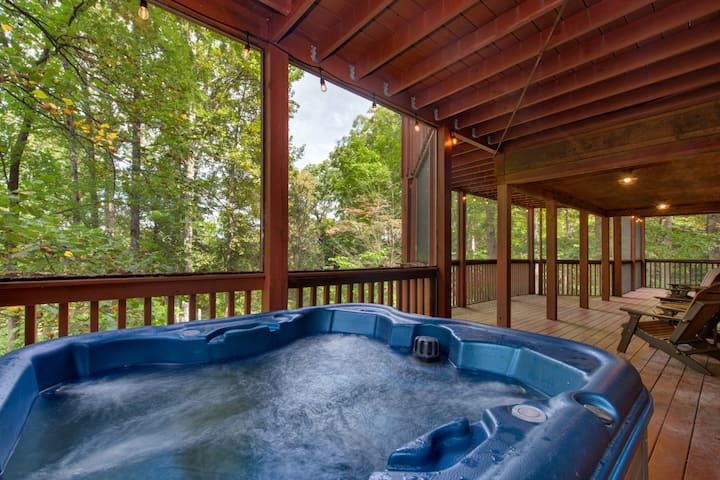 *Gorgeous 4bd W/ Game Room | Hot Tub + Fireplace* - Wears Valley, TN