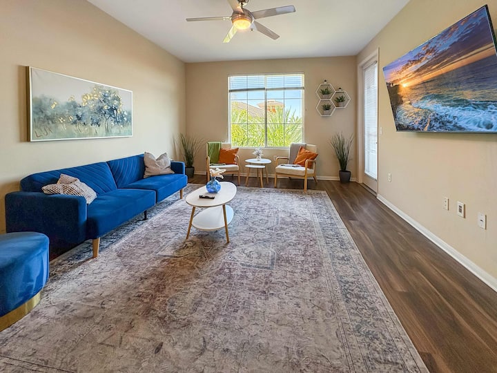 Charming 2br Retreat | Pool + Gym | 10min To Disne - Irvine, CA
