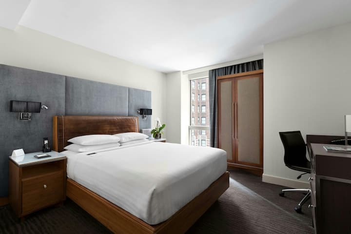 Pied-à-terre Setup With Luxe Vibe & Posh Perks - New York