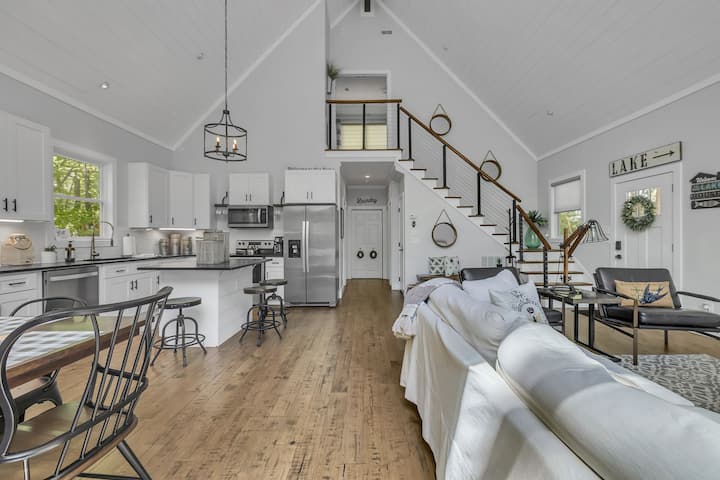 Lakeside Retreat W/ Boat Parking & Deck Access - Smithville, TN