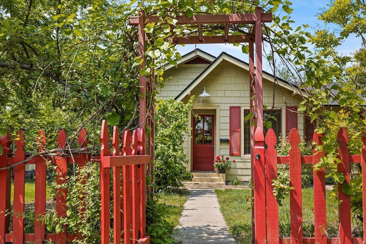 North End Cozy Dog Friendly Cottage W/ Fireplace - Boise, ID