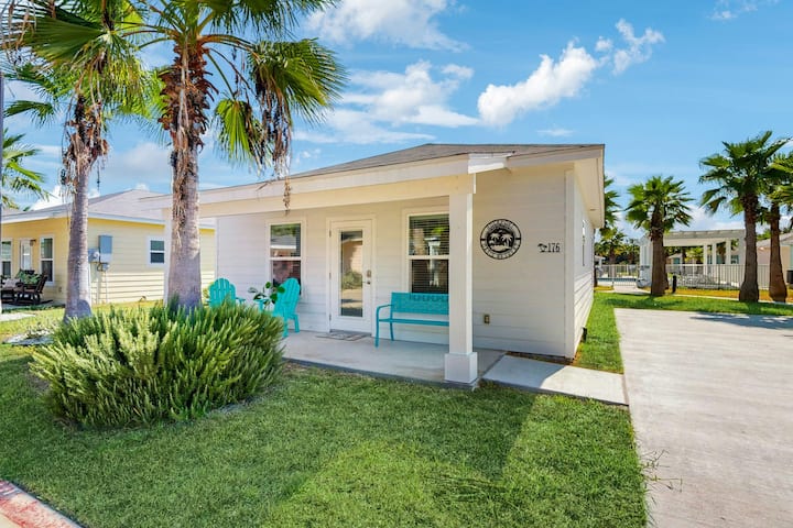 2br Home W Fishing, Shared Pool, & Steps To Sand - Rockport, TX