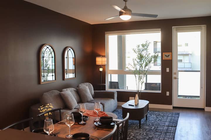 Resort-style W/pool, Gym&parking Near Disneyland - Santa Ana, CA