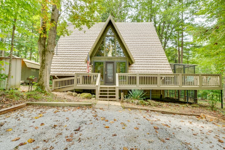 Bear Essentials: 2 Mi To Smoky Mtns Nat’l Park - Townsend, TN