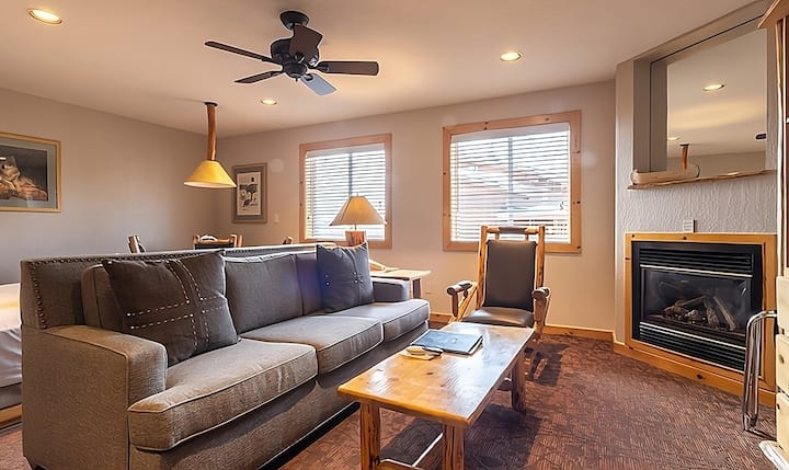 3 Units | Kitchen | Free Parking | Olympic Valley - Tahoe City, CA