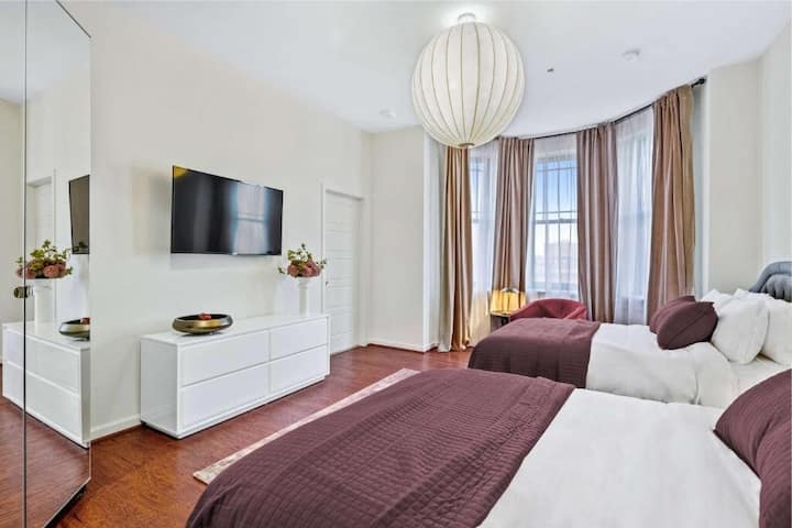 Hotel Brexton | 2 Queen Beds | Central Location - Baltimore, MD