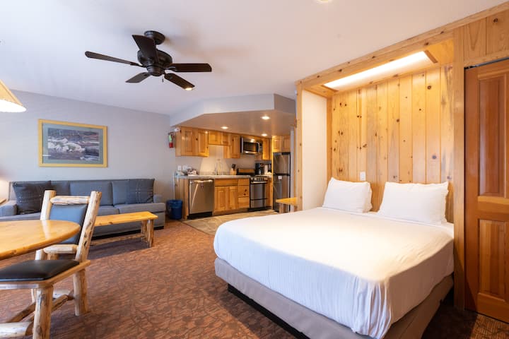 Mountain Retreat Studio | Kitchen | Free Parking - Tahoe City, CA