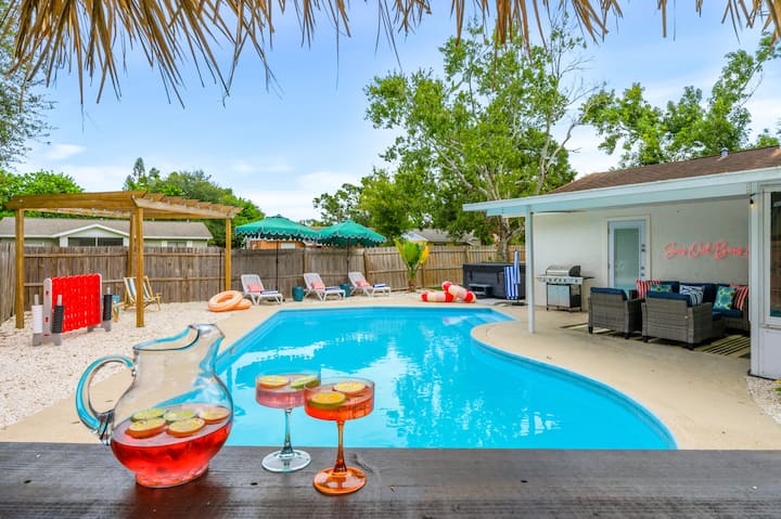 Resort Style Backyard Tiki Bar Pool Hot Tub - 聖彼德斯堡