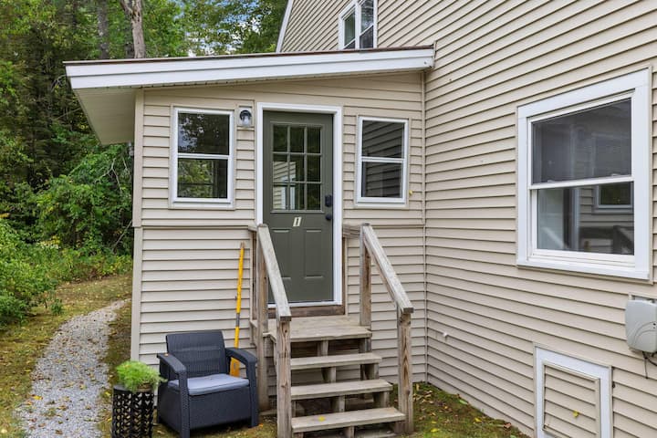 Comfy Large Bungalow - 4 Bed 1ba On Private Pond - Bradford, NH