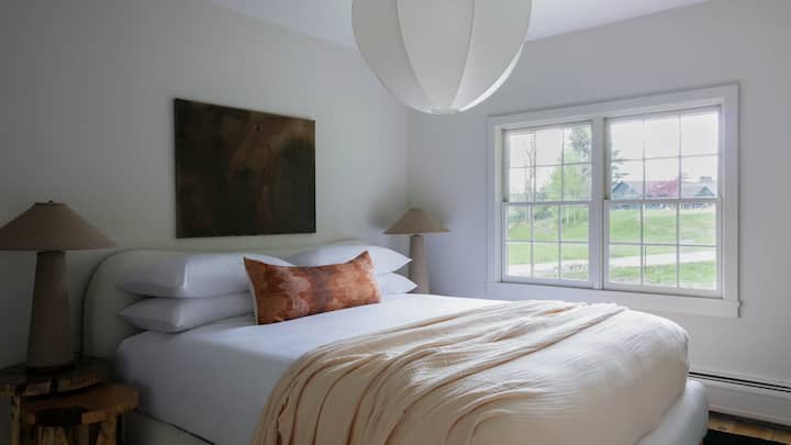 Living/dining Space & Wood-burning Fireplace - Stowe, VT