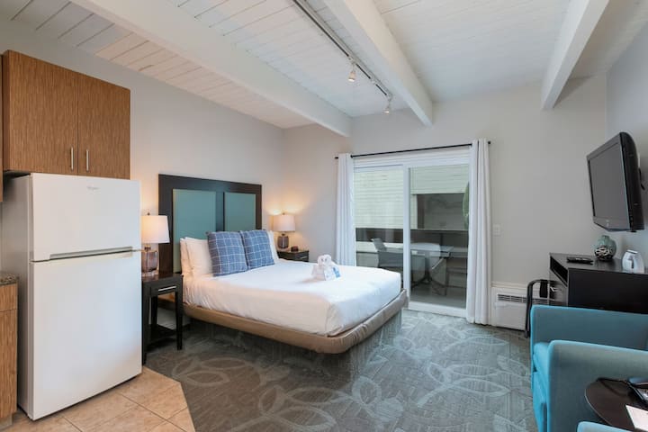 Enjoy Riviera Beach | 2 Units W/ Kitchen & Pool - San Clemente, CA