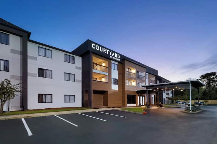 Near Downtown Mobile + Free Parking & Gym - Mobile, AL