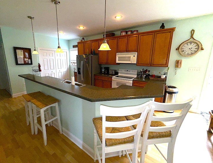 Ki Hideaway - 5 Bedrooms/3 Baths - Put-in-Bay, OH