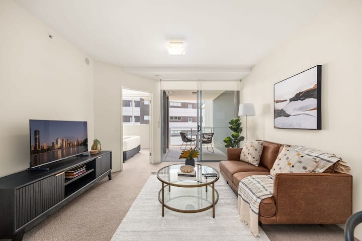 Bright West End 1br Apartment | Pool & Balcony - オーストラリア ミルトン