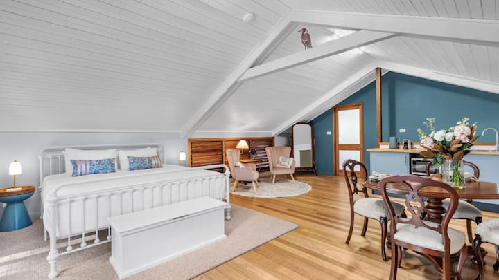 Magpie Loft - The Vintage Holiday House - Lovedale